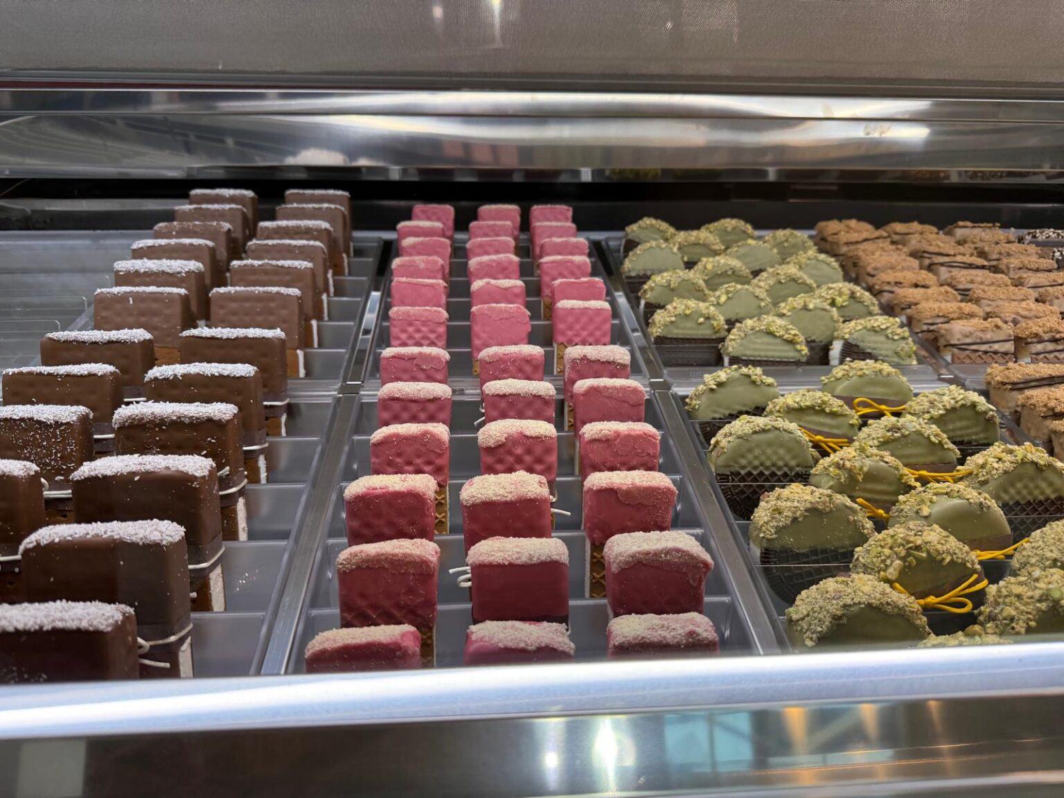 The 8 ice-cream trends for 2025 - De Jongs IJs